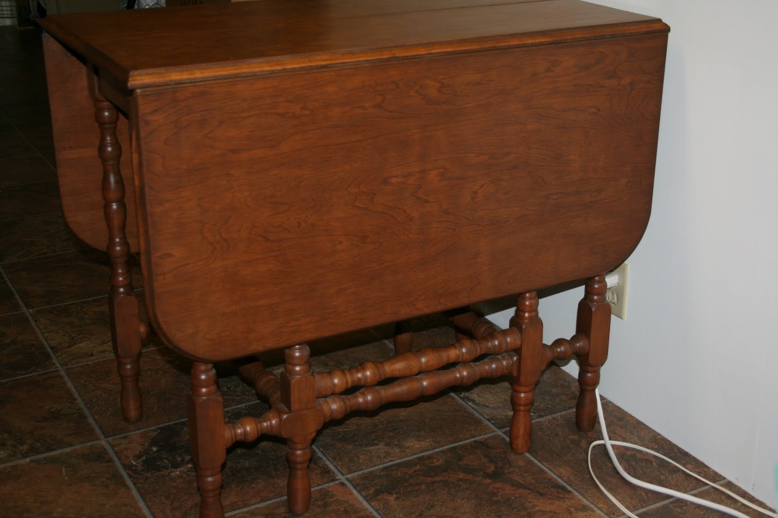 Tammy's Craft Emporium: Antique Drop Leaf Gate Leg Table