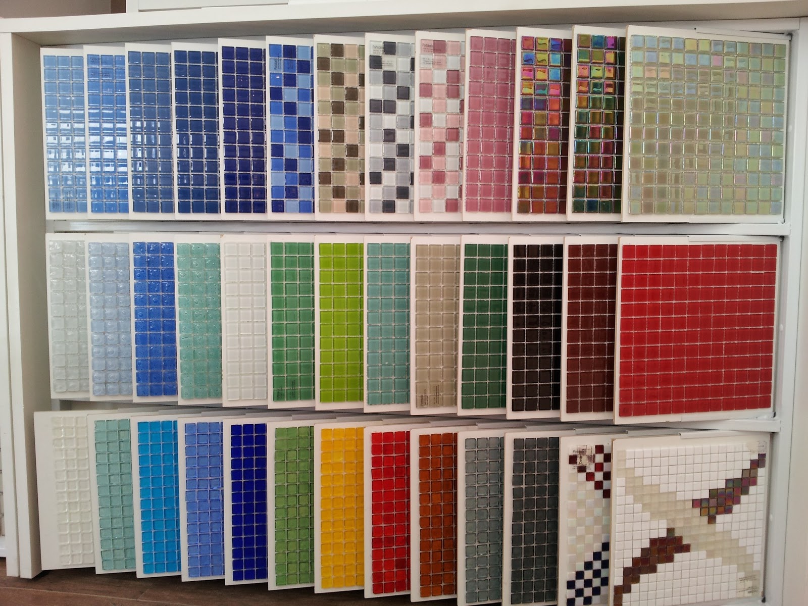 Clara Castilho: PASTILHAS E MOSAICOS