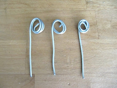 Sew Many Ways...: Tool Time Tuesday...Place Card Holders from Knobs