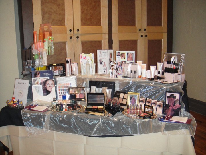 The Truth About Mary Kay: A Few Pictures of a MK Display at Vendor Event