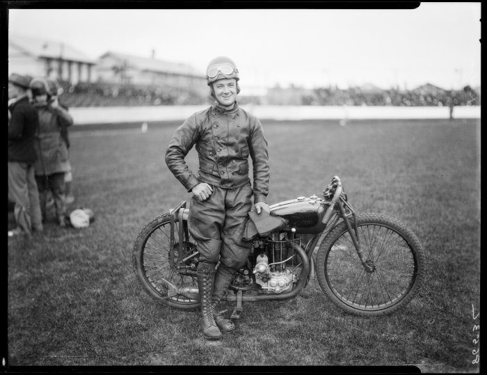 Speedboys: 1930 Speedway races
