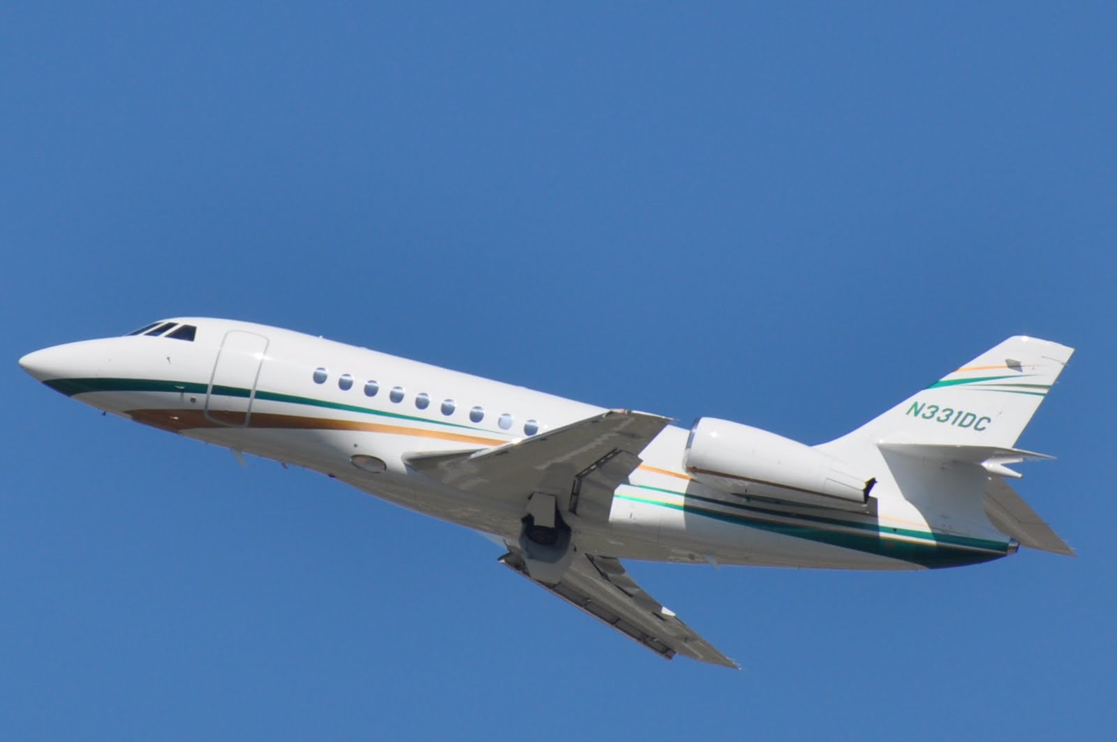 Flypictures: N331DC / Falcon 2000DX / Interstate Distributor Co.