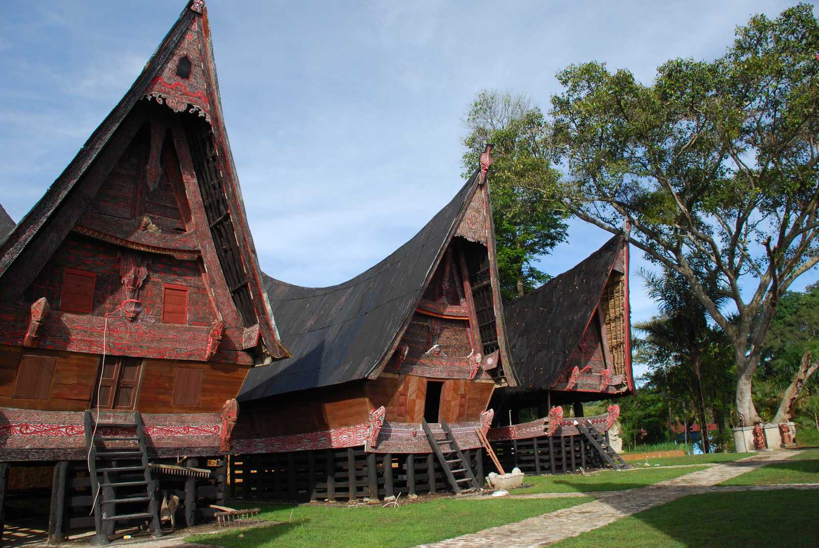 Desain Unik Rumah Adat Batak Toba Garis Desain