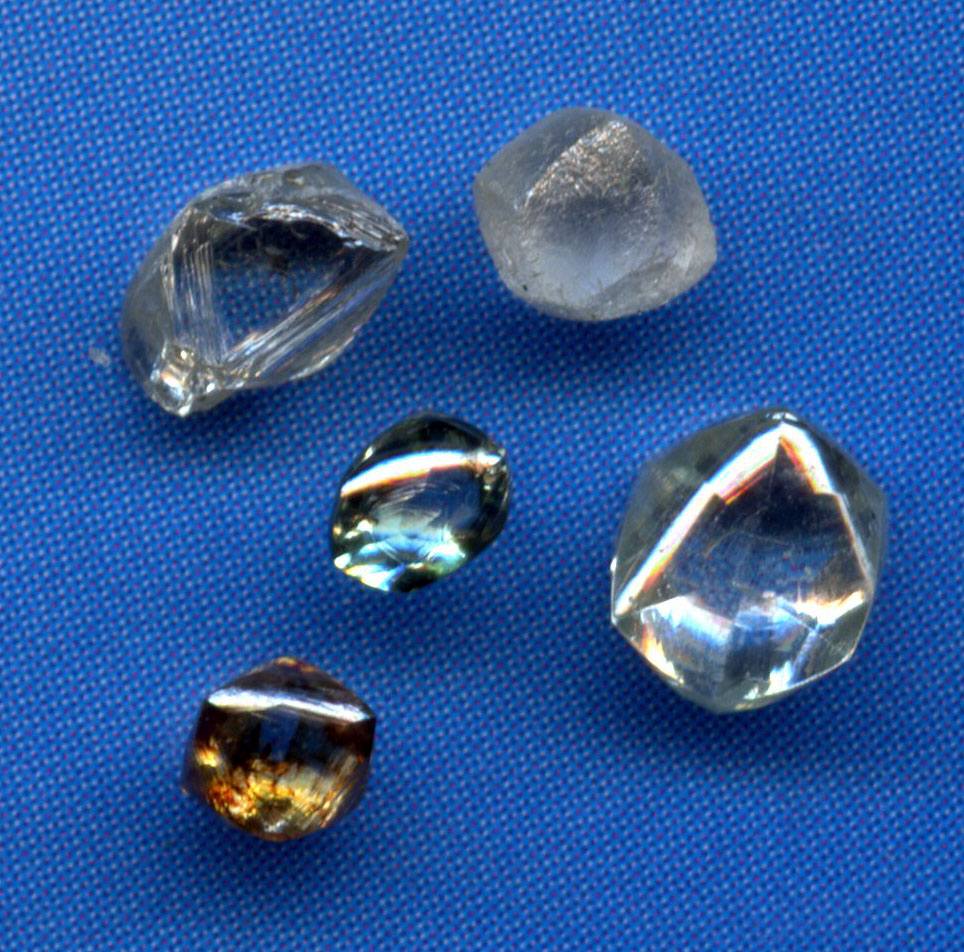 BIJOUX ET PIERRES PRECIEUSES: Inclusions dans les pierres précieuses, N°2