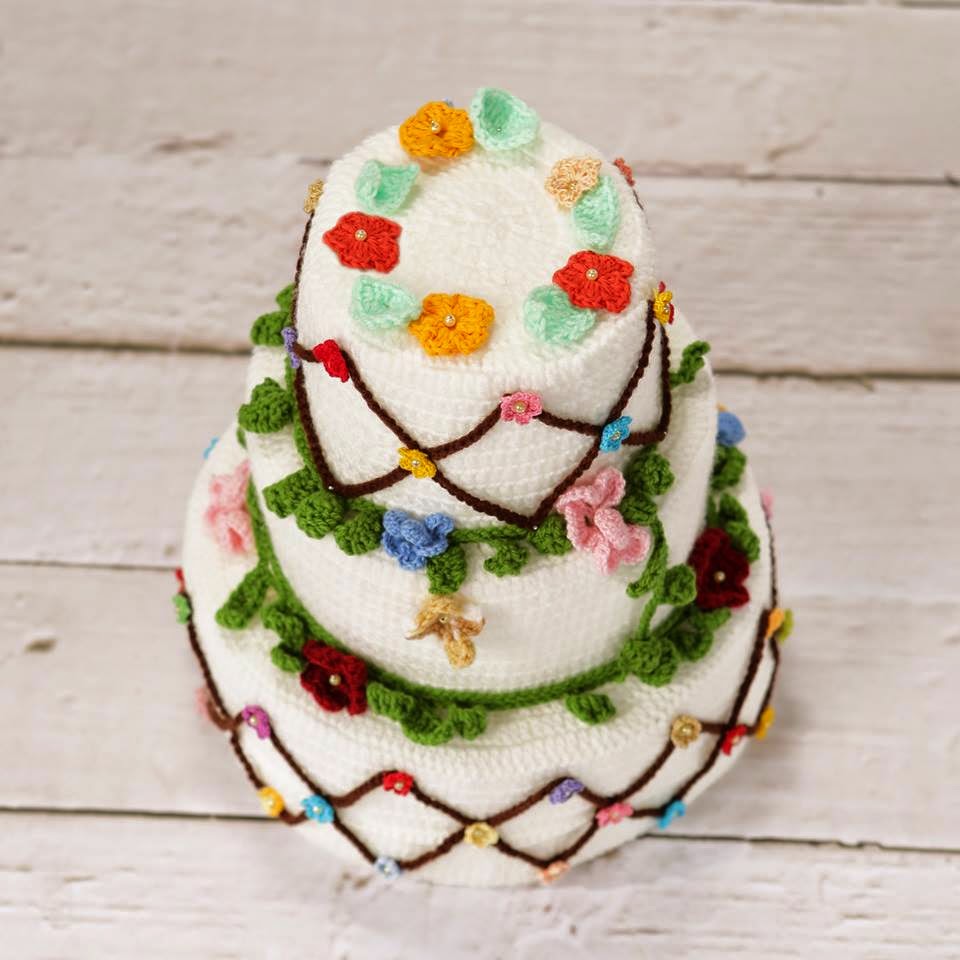 beatowo-szydełkowo: ...szydełkowy tort, 3 pietrowy