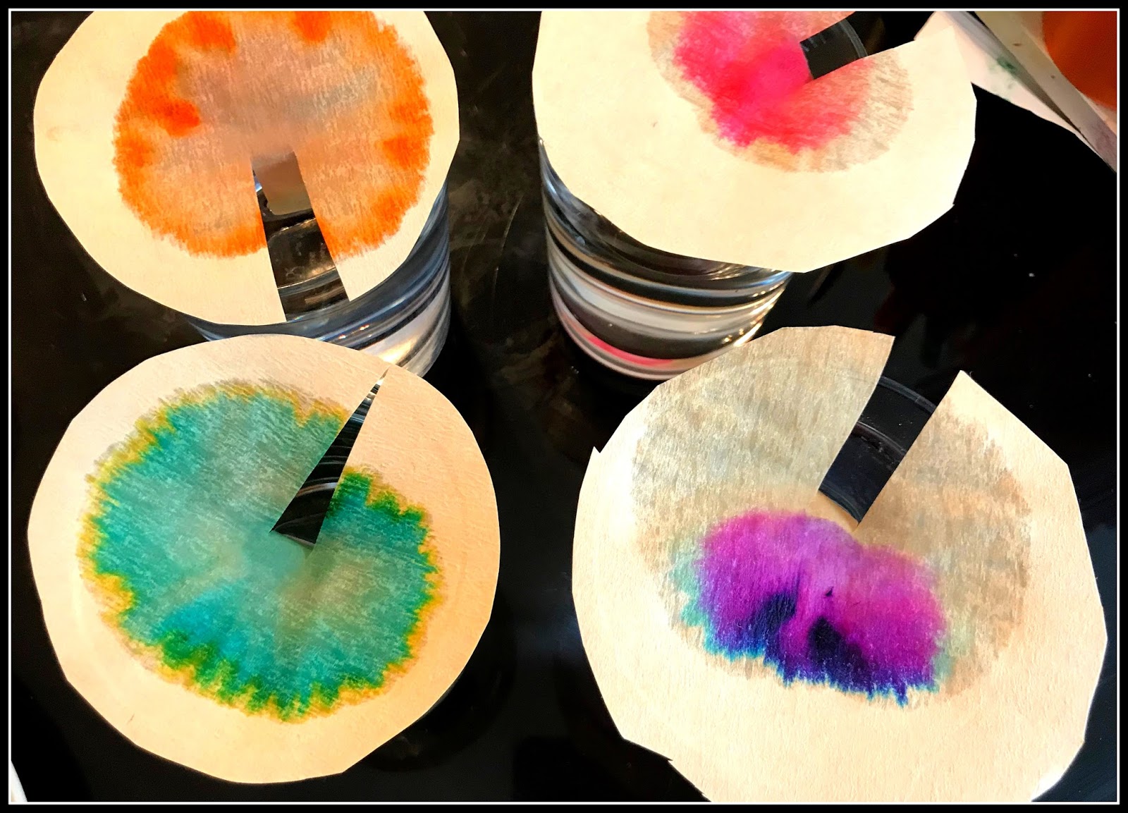 Mon joli petit bureau: Le mélange des couleurs : expérience scientifique