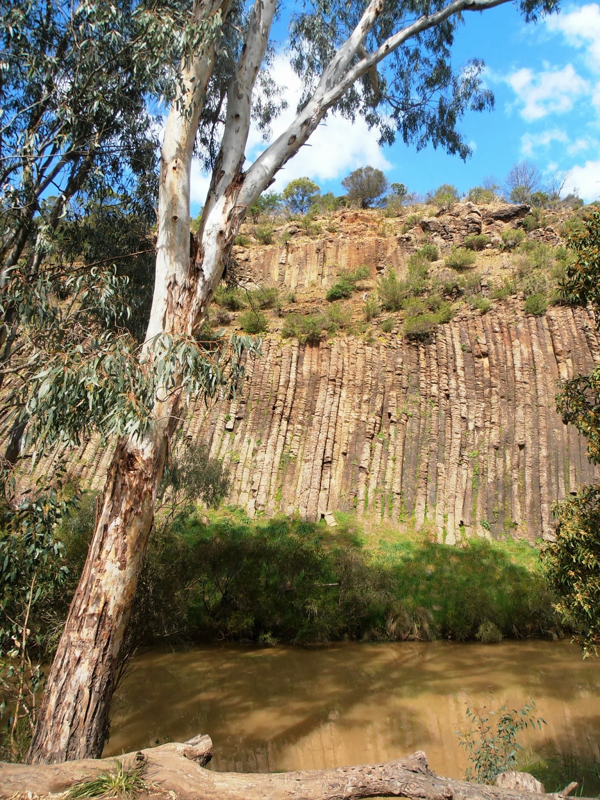 The Clarke's Aussie Adventure: 22 September 2013 - Sundowner Rockbank ...