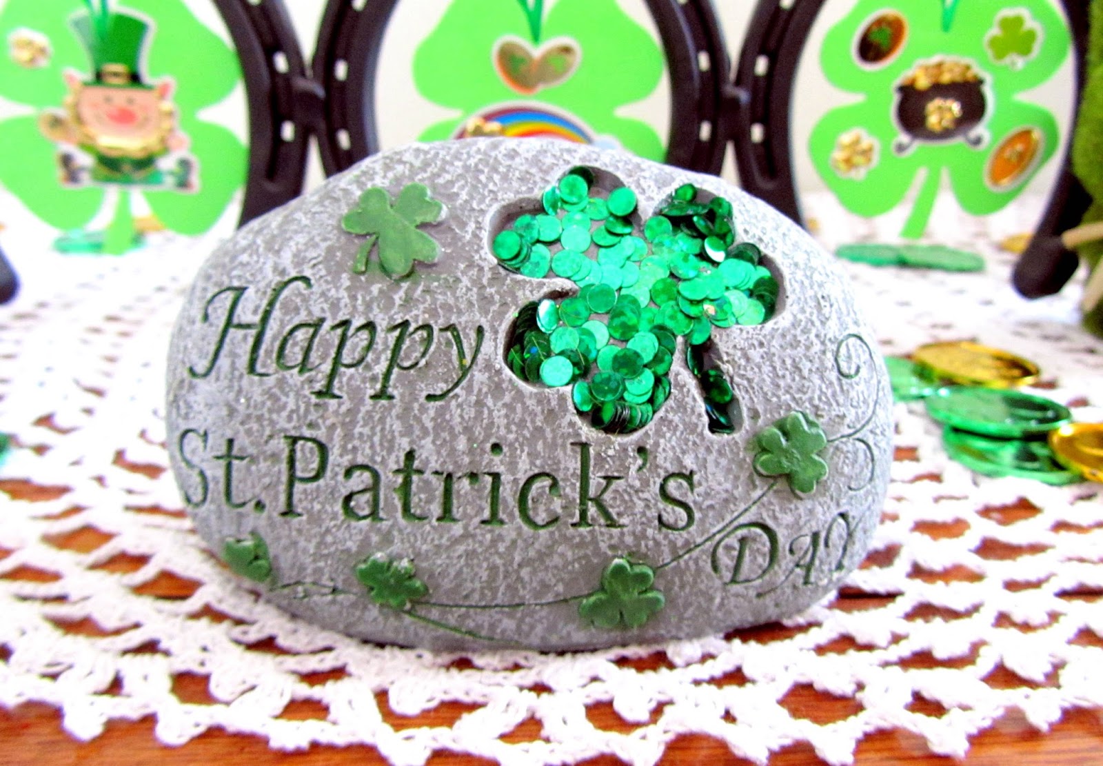 Keeping Focused: March Entryway Desk Decorations