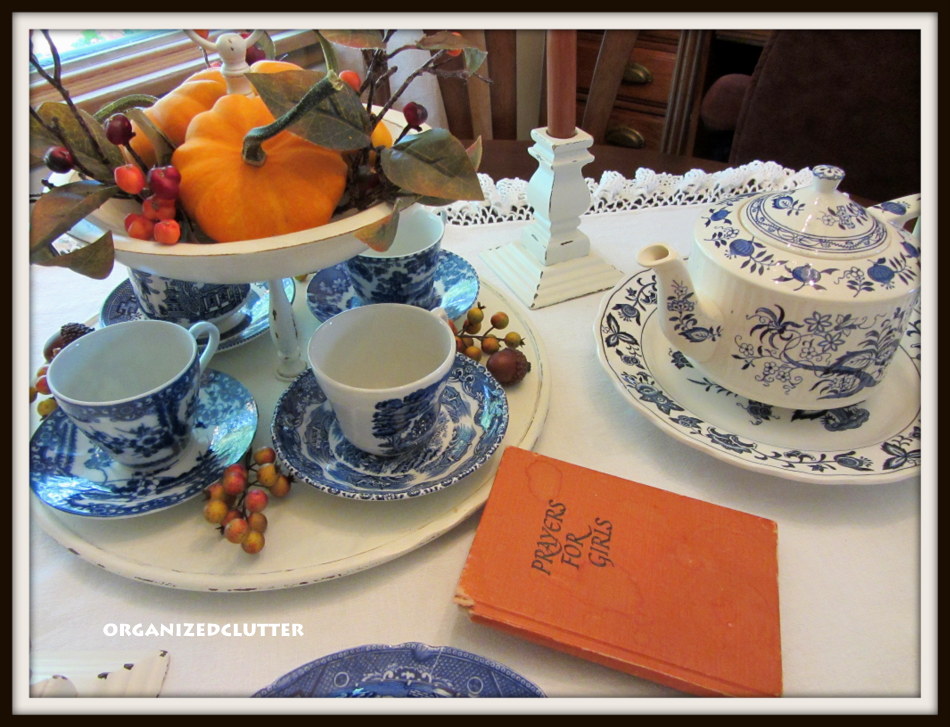 A Fall Dining Table Display - Organized Clutter