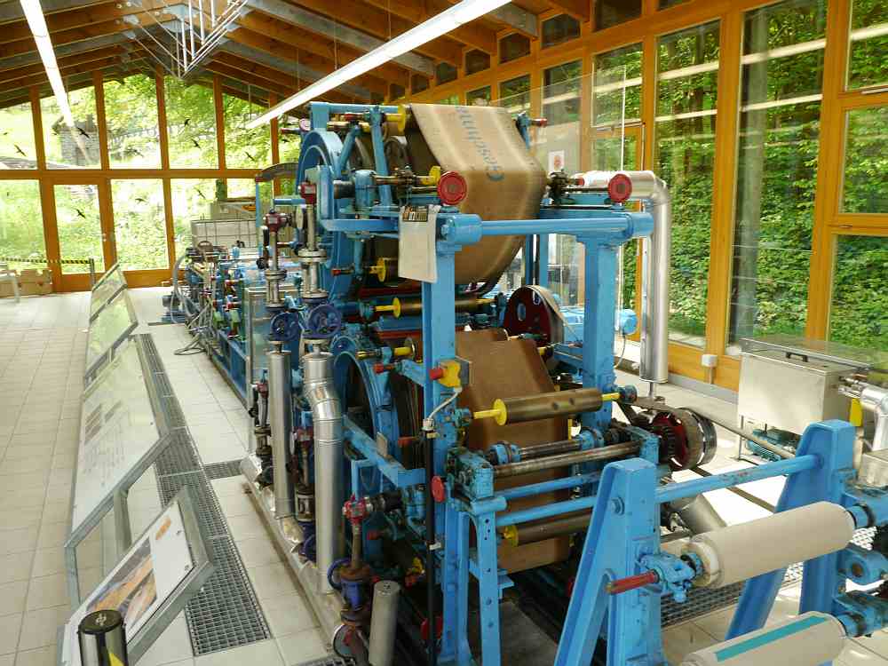 Revierphoto: Historische Modell-Papiermaschine