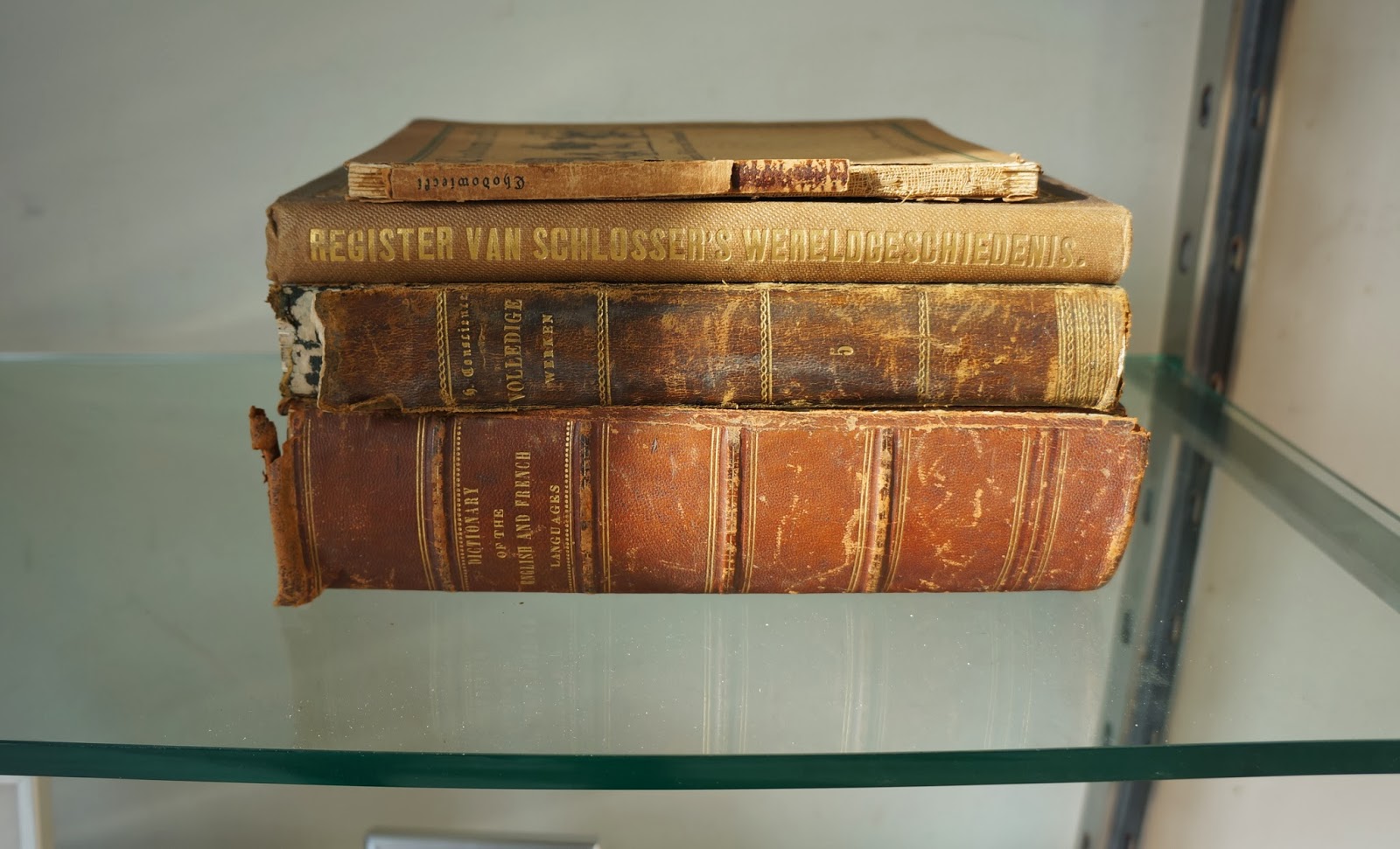 Oude antieke decoratieve boeken 1856, 1885, 1860 en 1918