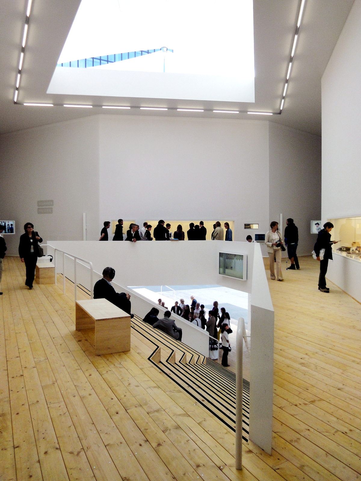 Human's Scribbles: The magic of weird angles