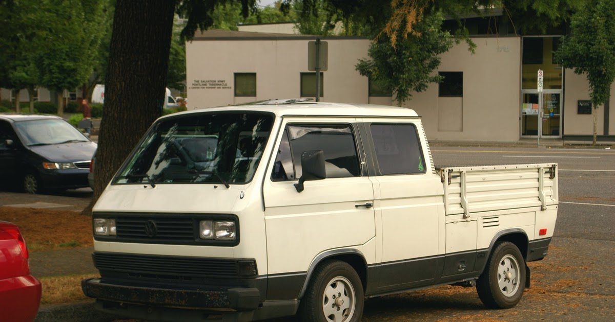 OLD PARKED CARS.: 1987 Volkswagen Transporter Double Cab.