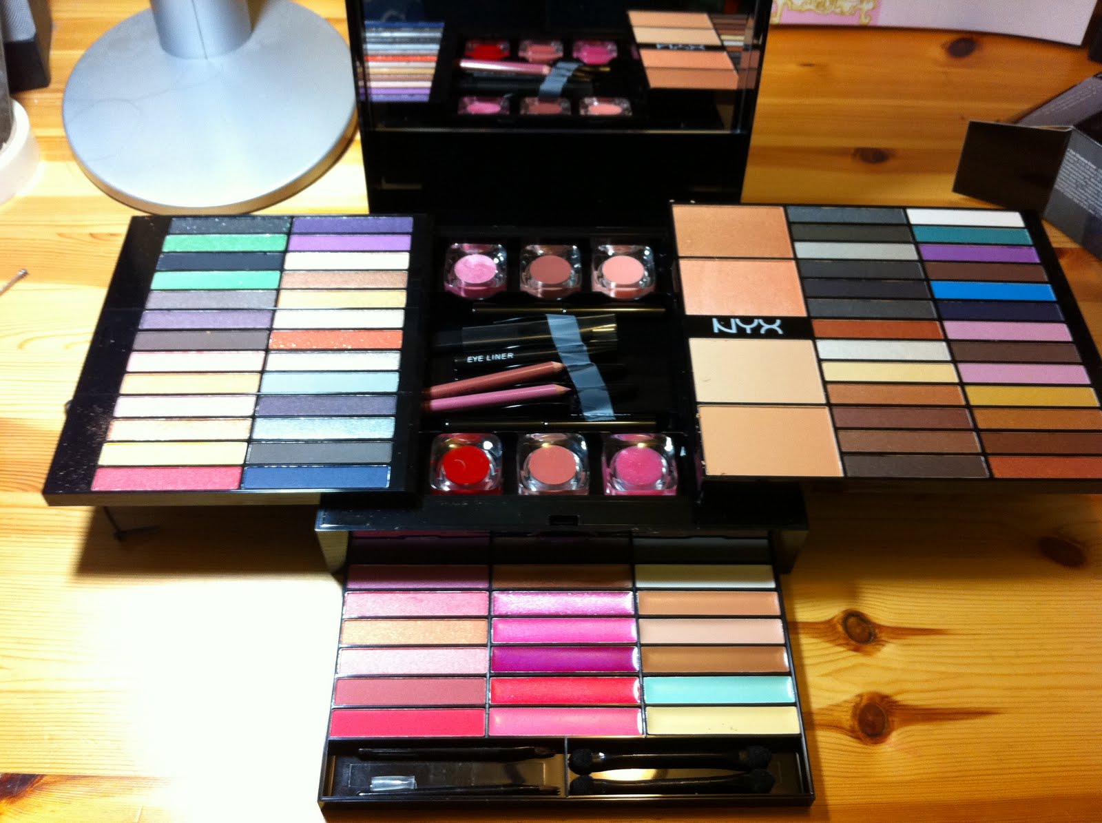 LetsGlamUp: Full Review: NYX Beauty To Go Palette