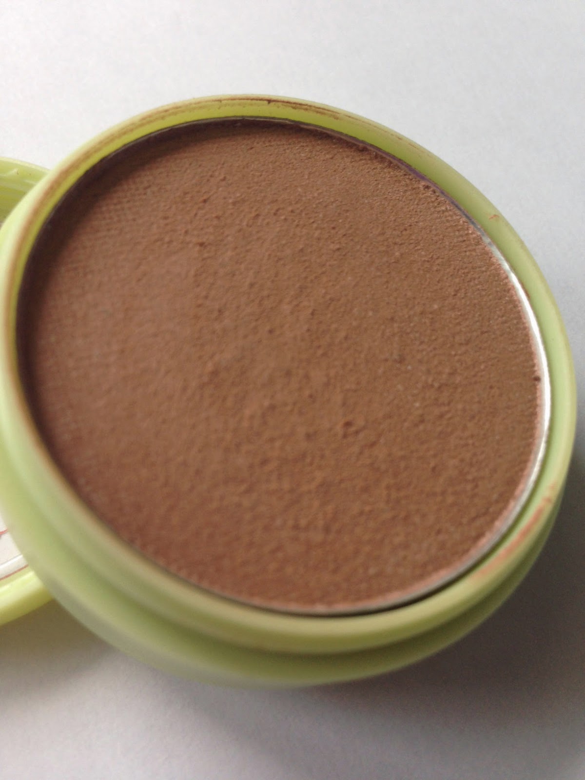 Winky Pink: Review: Pixi Beauty Bronzer in "Subtly Suntouched"