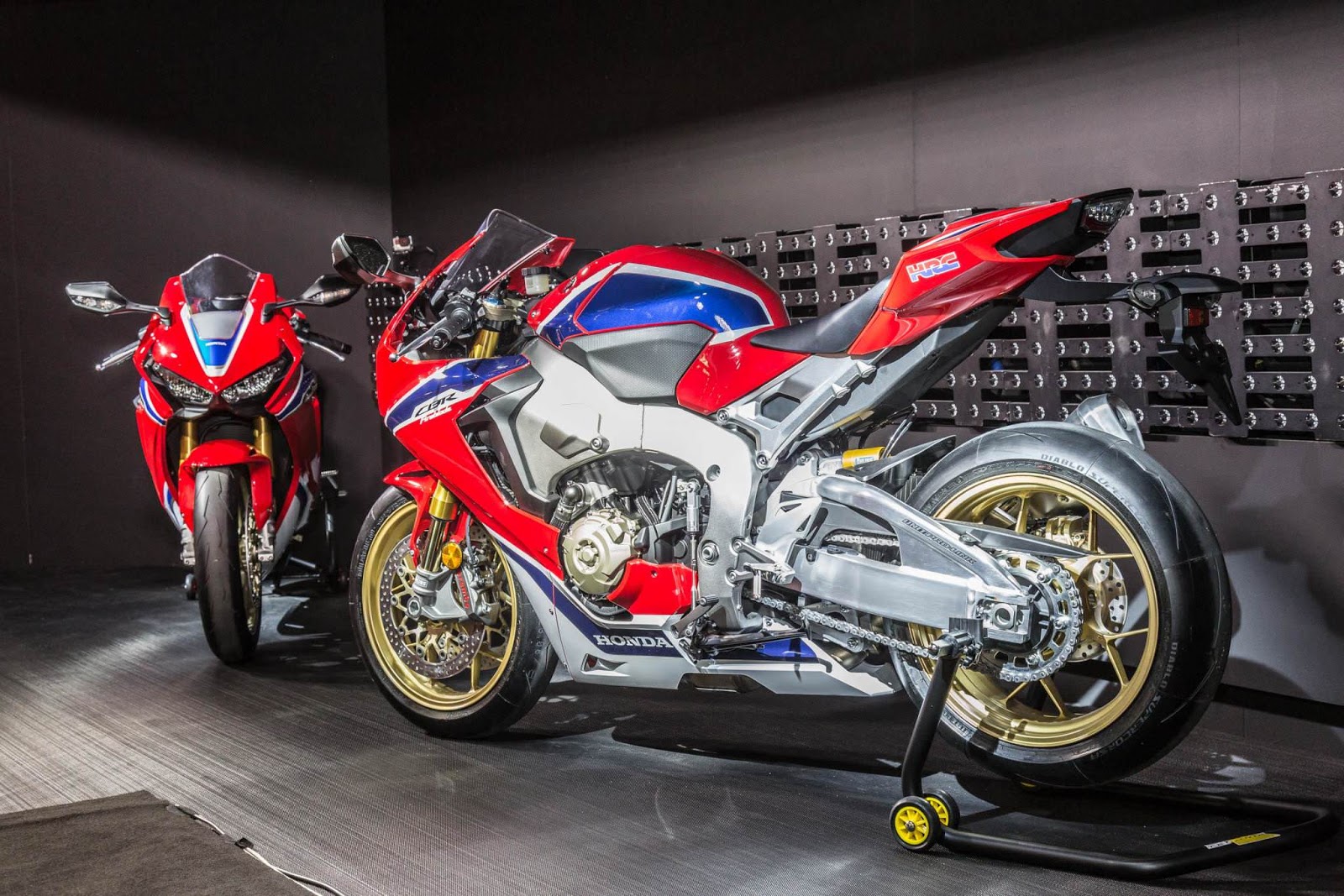 Werkudoro MotoSport: CBR1000RR SP 2017 Review Model dan Spesifikasi