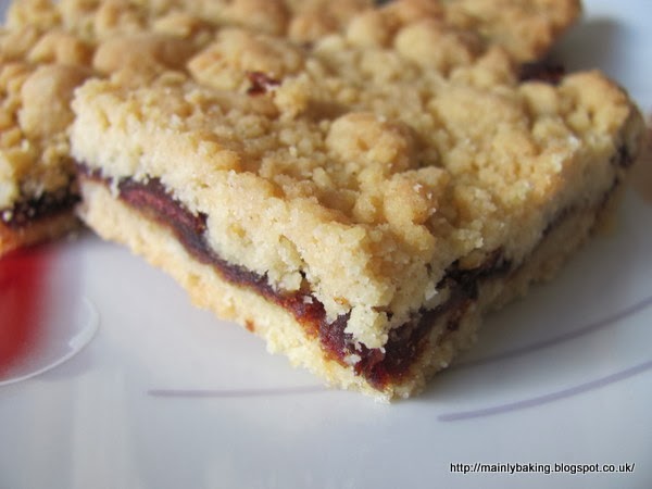 Mainly Baking: Spiced Date Crunchies