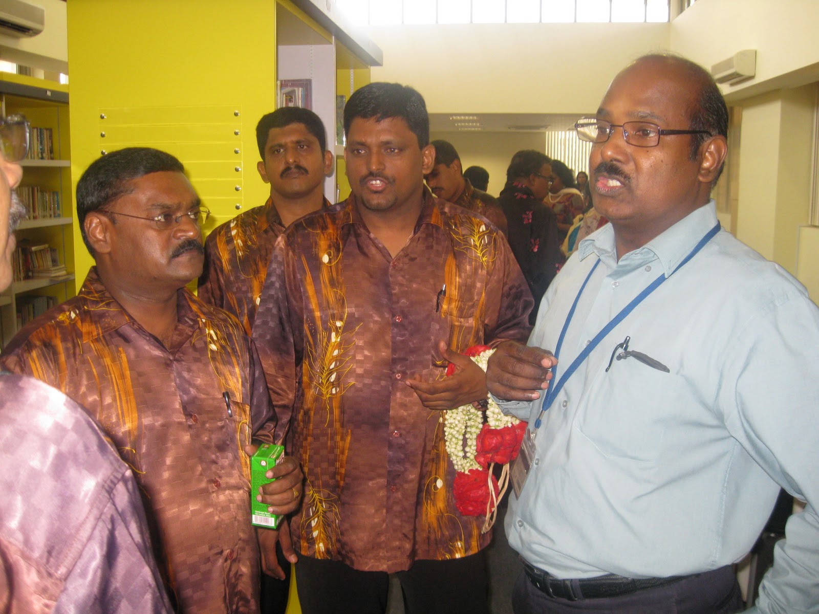 Panitia Bahasa Tamil SMK Chaah: "Benchmarking" ke Singapura - Umar ...