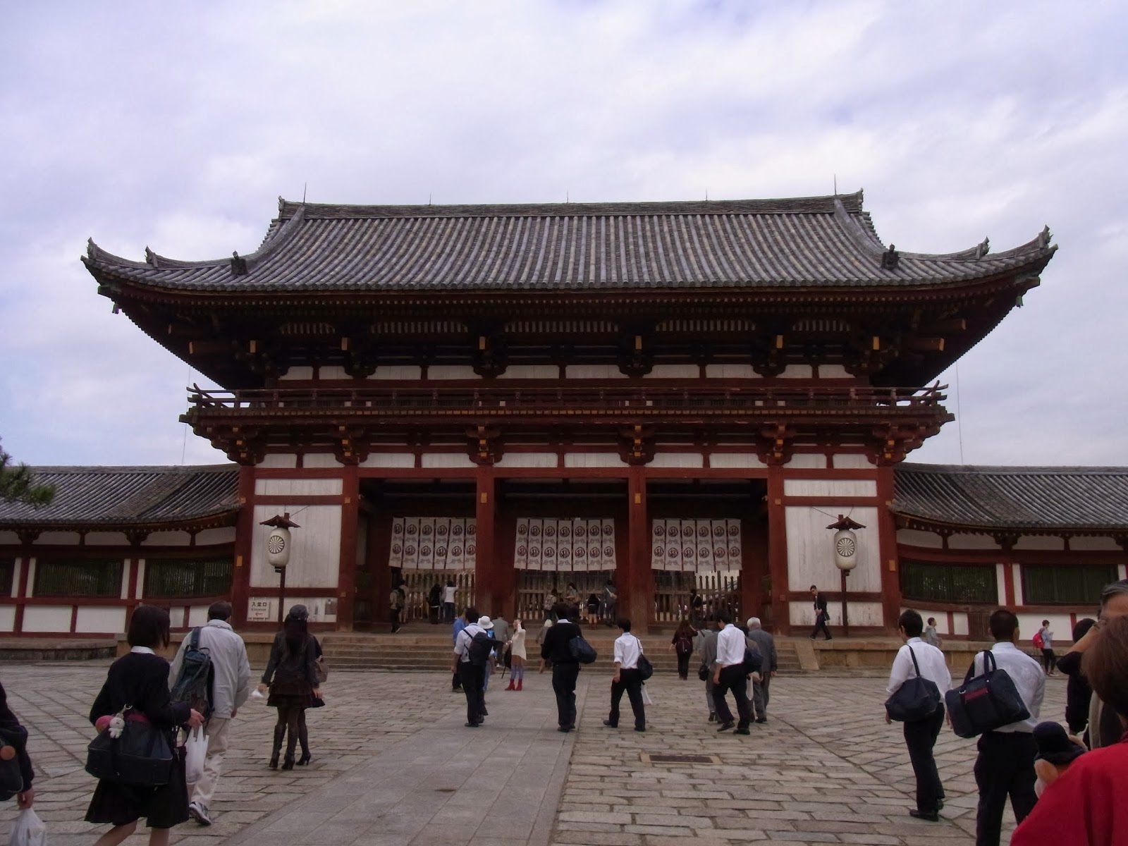 Casual Japanese Bystander: Todaiji Daibutsuden