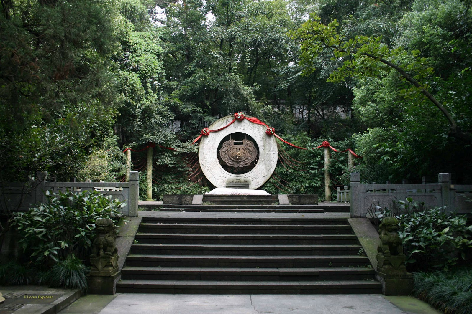 Yellow Dragon Cave – Lotus Explorer