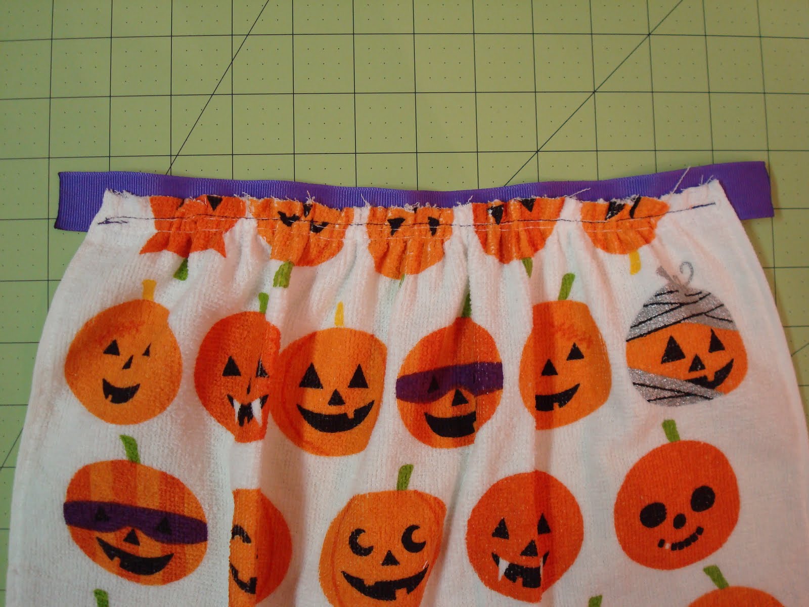 A day in the life of Preachmans Wife: Child's Apron Tutorial
