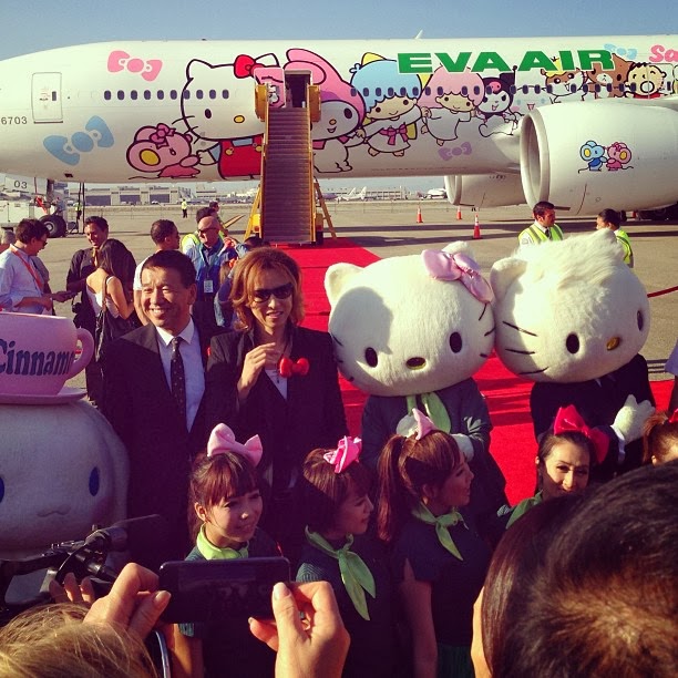 [Noticia] Yoshiki participa en el estreno del Jet de Hello Kitty ~ X ...
