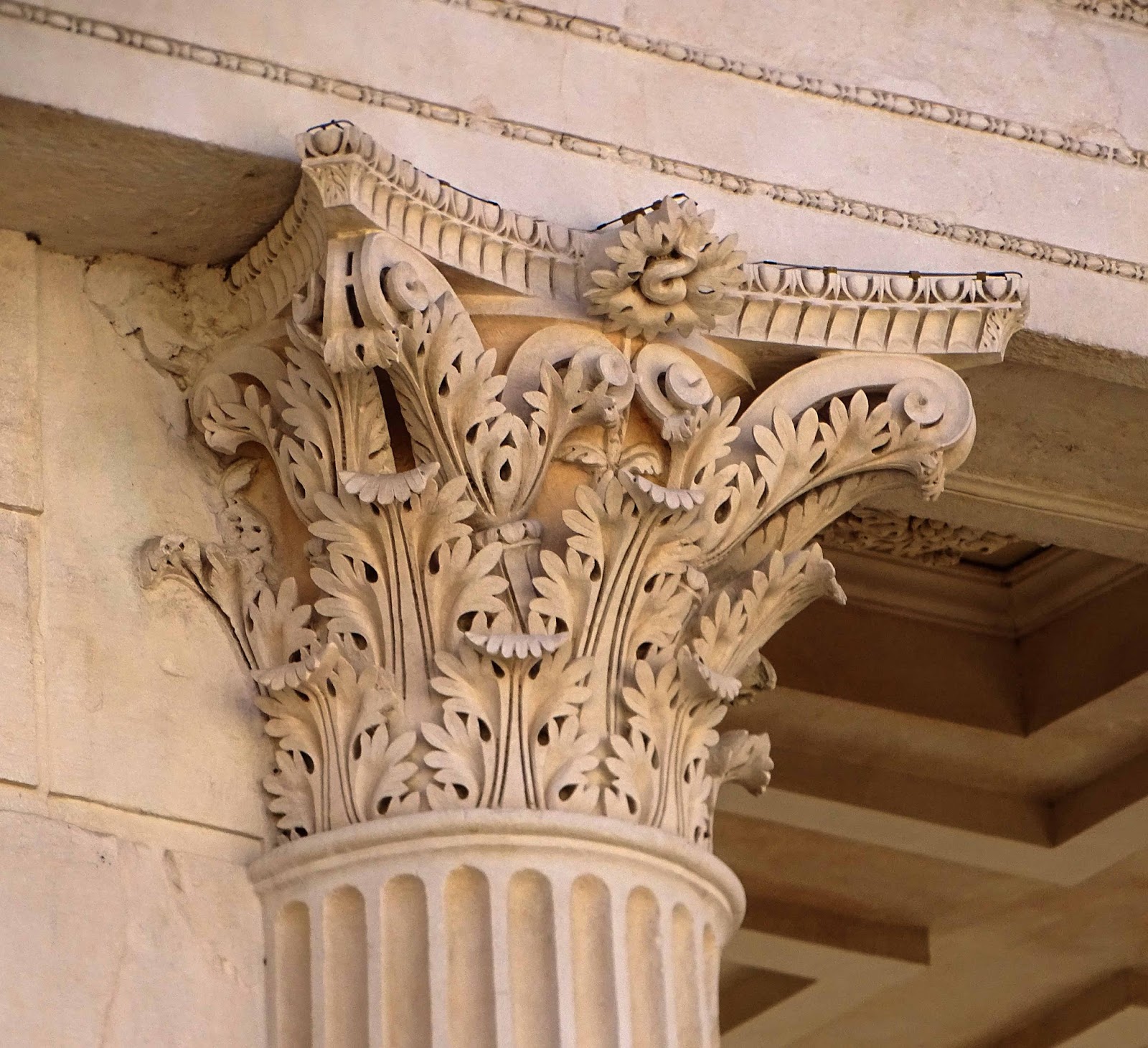 LAS PARIDAS DE MARCELO DEL CAMPO: Los capiteles del templo de Augusto y ...