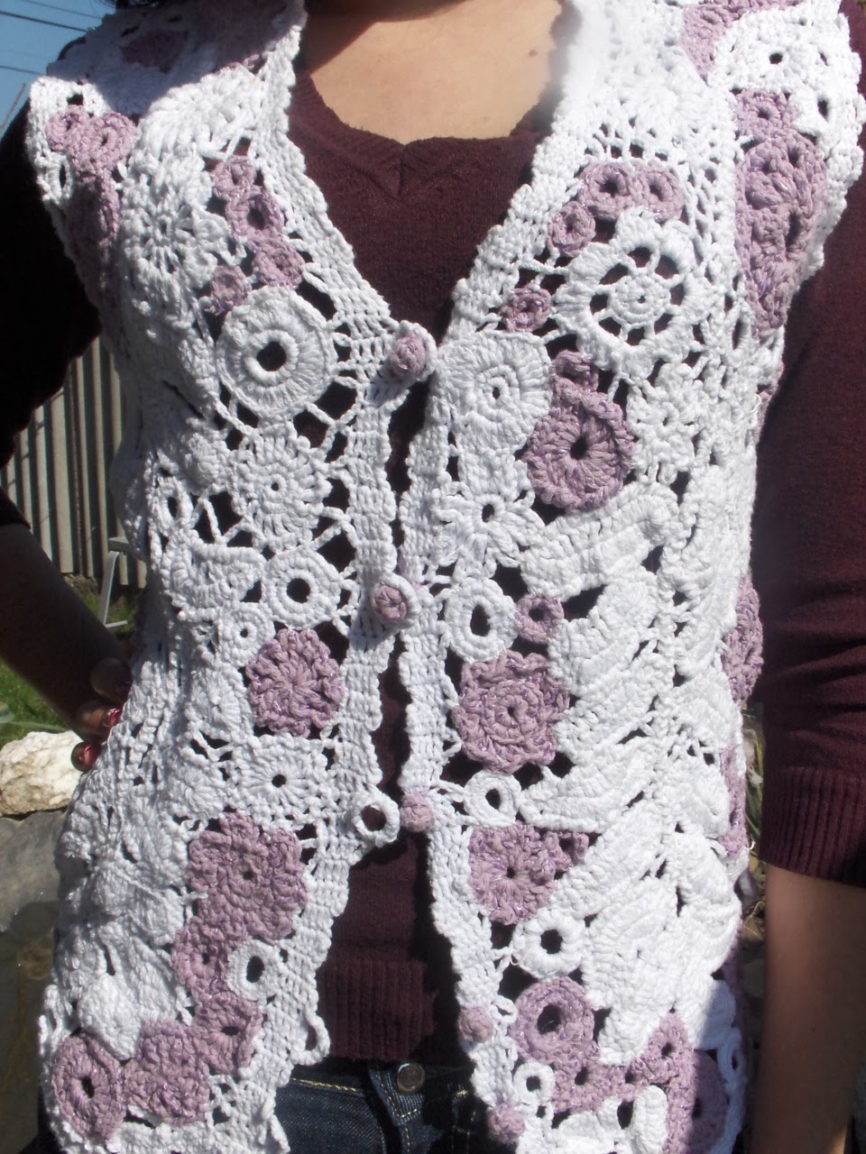Vesta crosetata in stil Free Form | Facute acasa