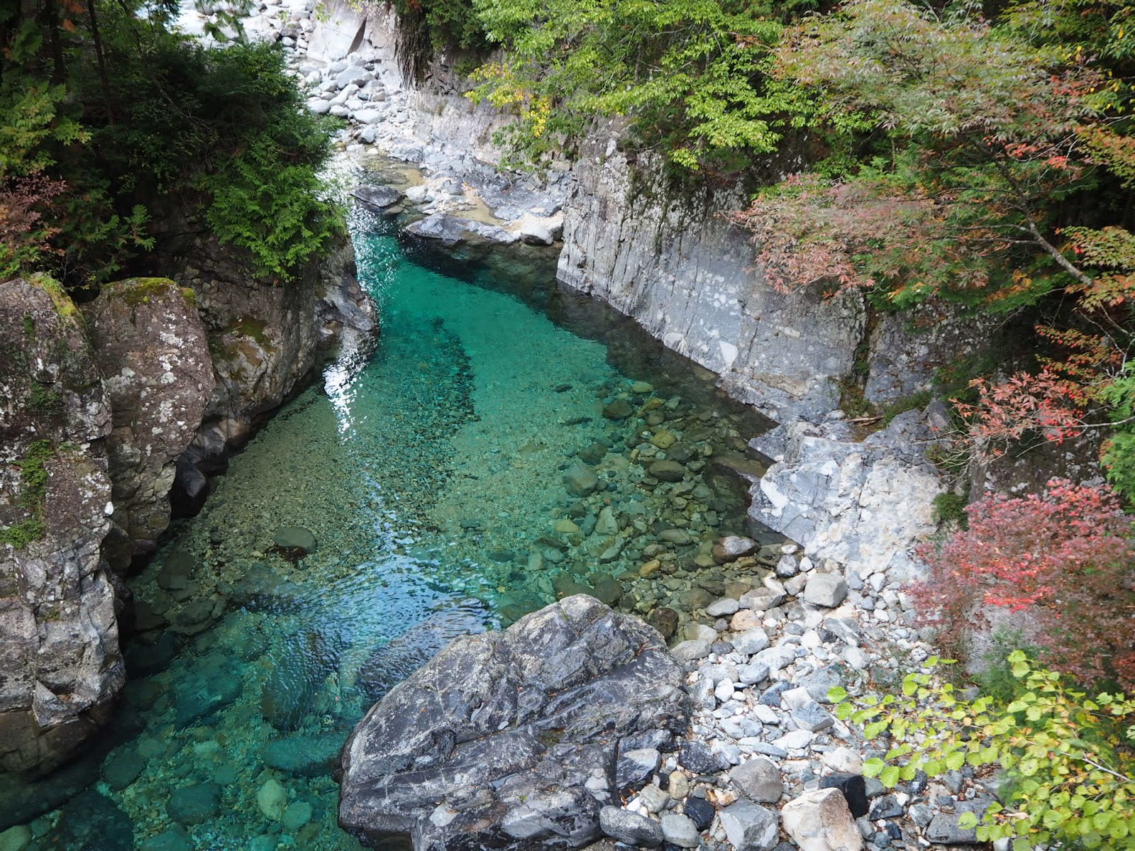 Beautiful blue river, Atera Valley in Nagano Hostel/Guesthouse Blog in ...