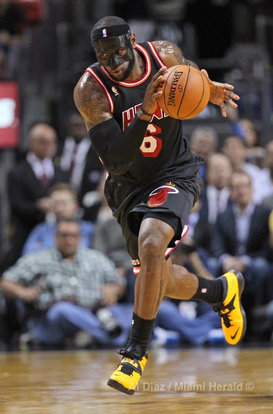 AL DIAZ PHOTO: LeBron James: LeBATMAN!