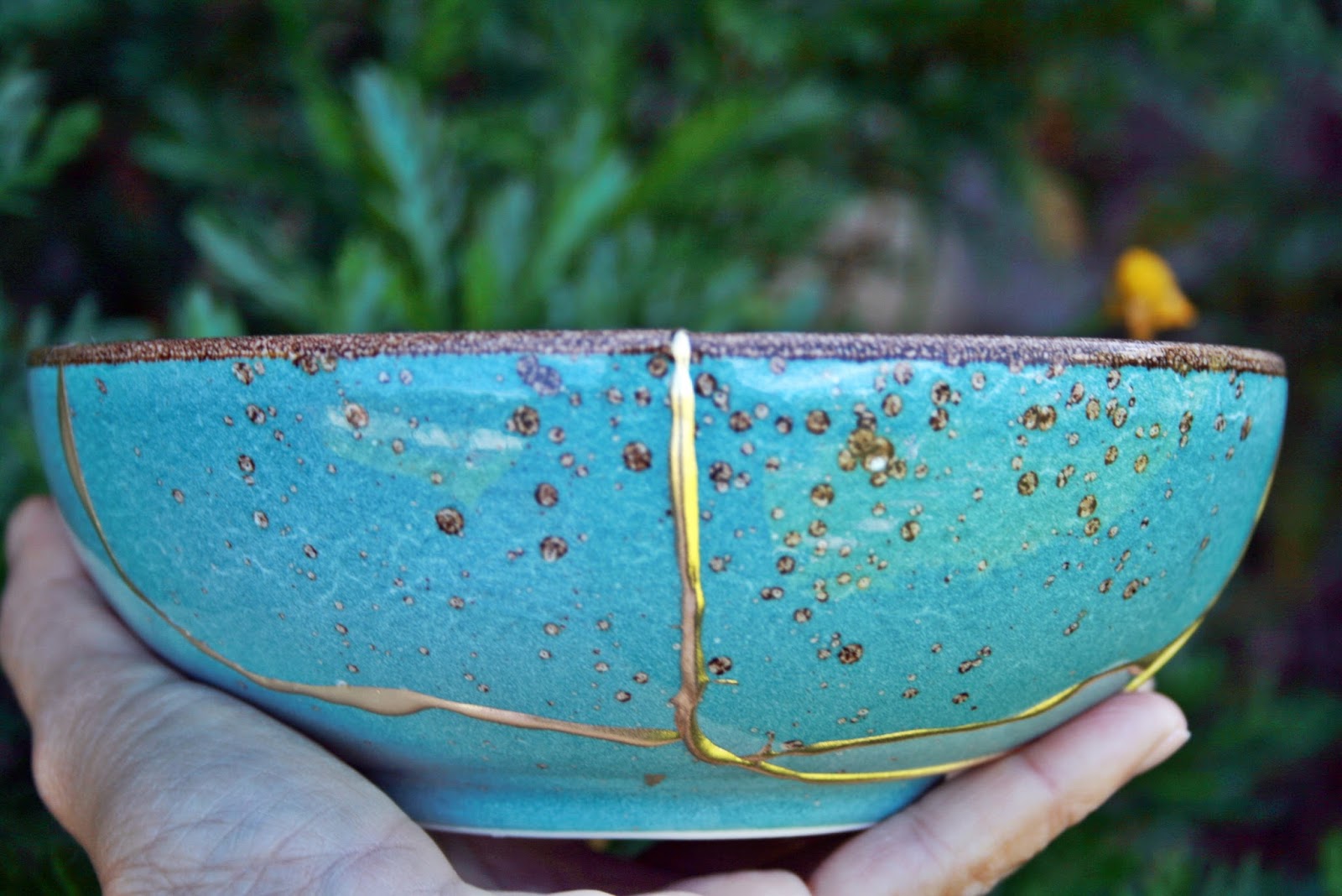 KINTSUGI "EARTH AND FIRE". RED, GREEN AND BLUE.