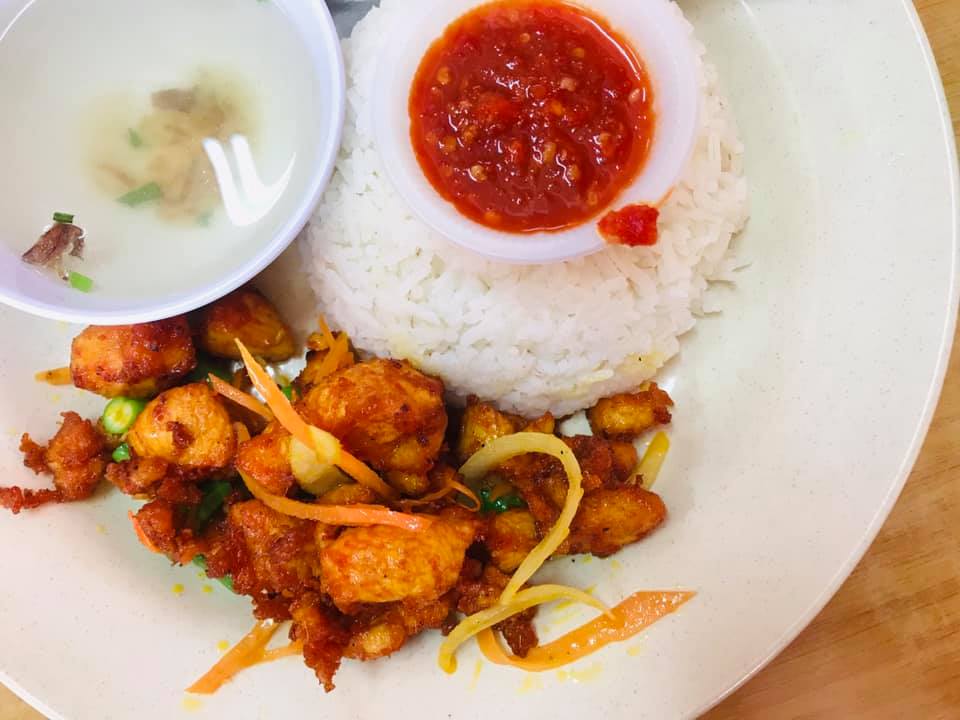 Makan di Mat Rock Special Ayam Goreng Kunyit