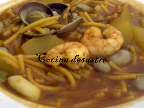 COCINA DESASTRE MANUE: cazuela de fideos con calamares y habas