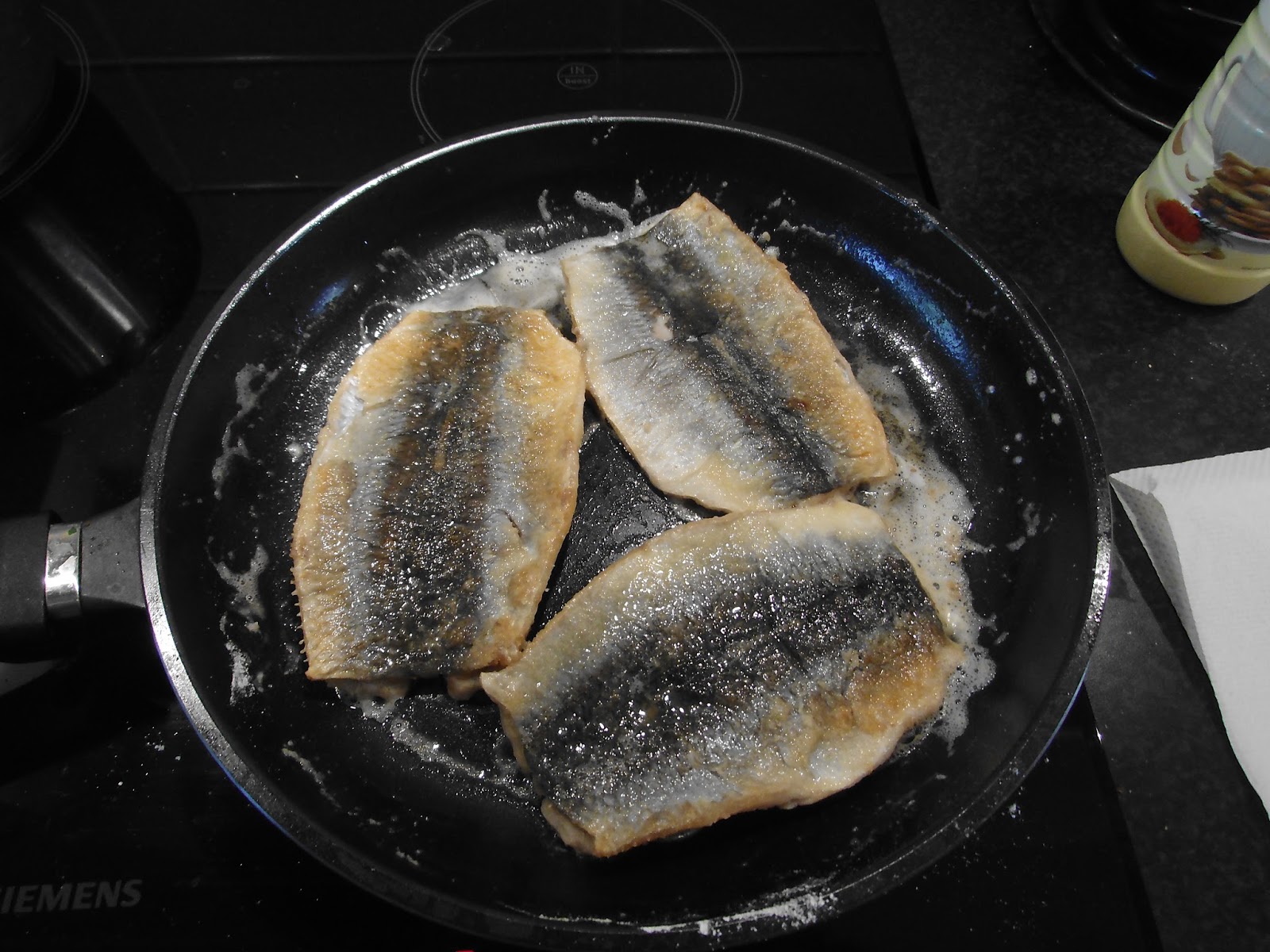 Swedish food - as we create it in Sweden: Fried herring (stekt sill)