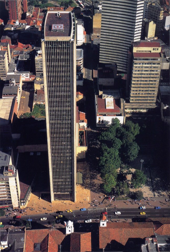 Momentos de historia de la Policía Nacional de Colombia : marzo 2017