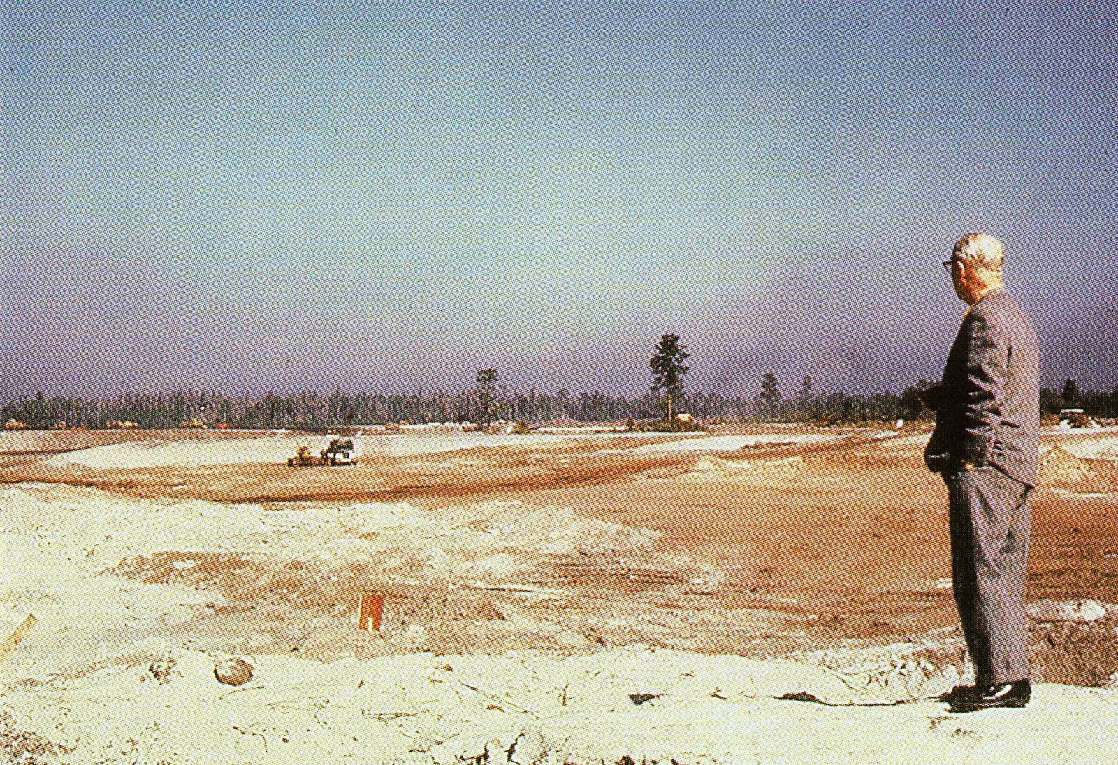 Disney Avenue: A Heartfelt Tribute to Roy O. Disney Including 24 Rarely ...