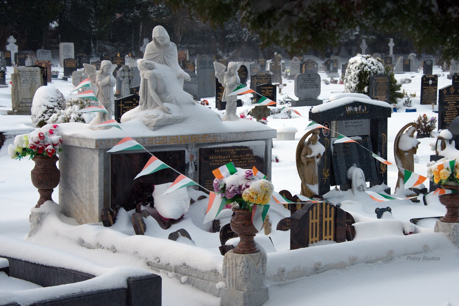 That Moment in Time: BURIAL CUSTOMS AROUND THE WORLD