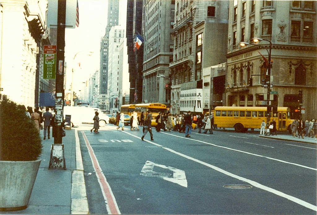 Amazing Photographs Capture Street Scenes of New York City in 1982-1983 ...