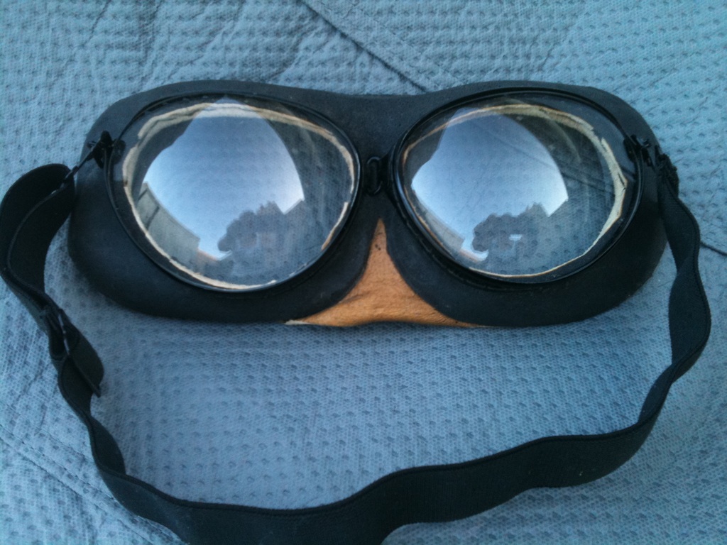 VINTAGE KLASS: Glass bubbles goggles!