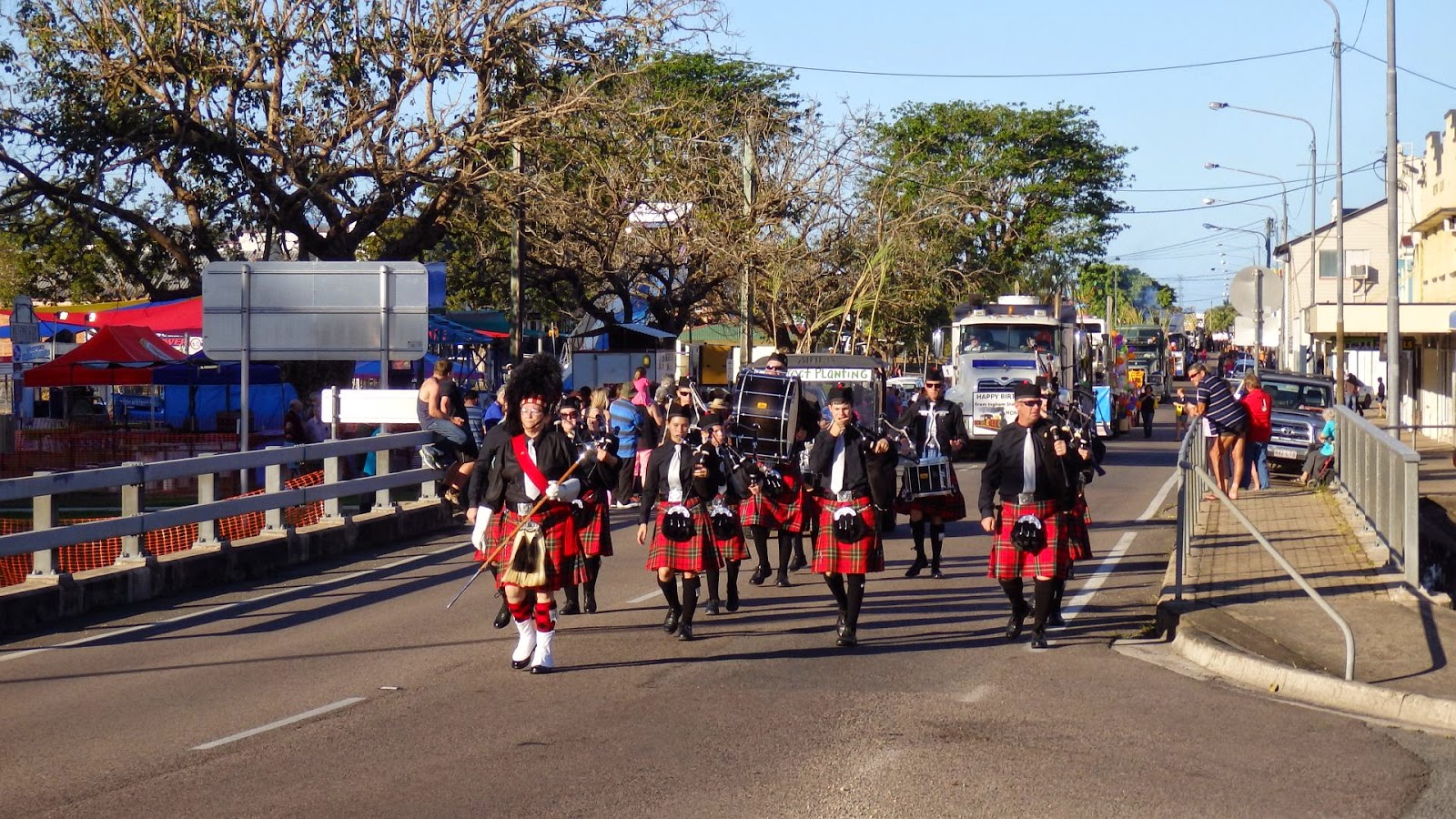 Jim Hodge's picture trail.: Maraka parade 2014.