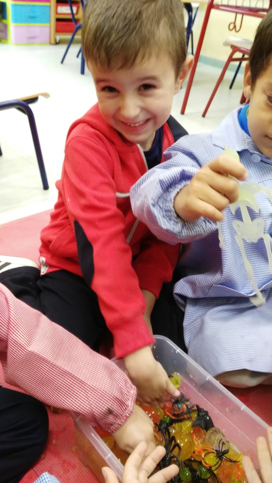 Hormigas informáticas: JUGAMOS CON LOS SENTIDOS