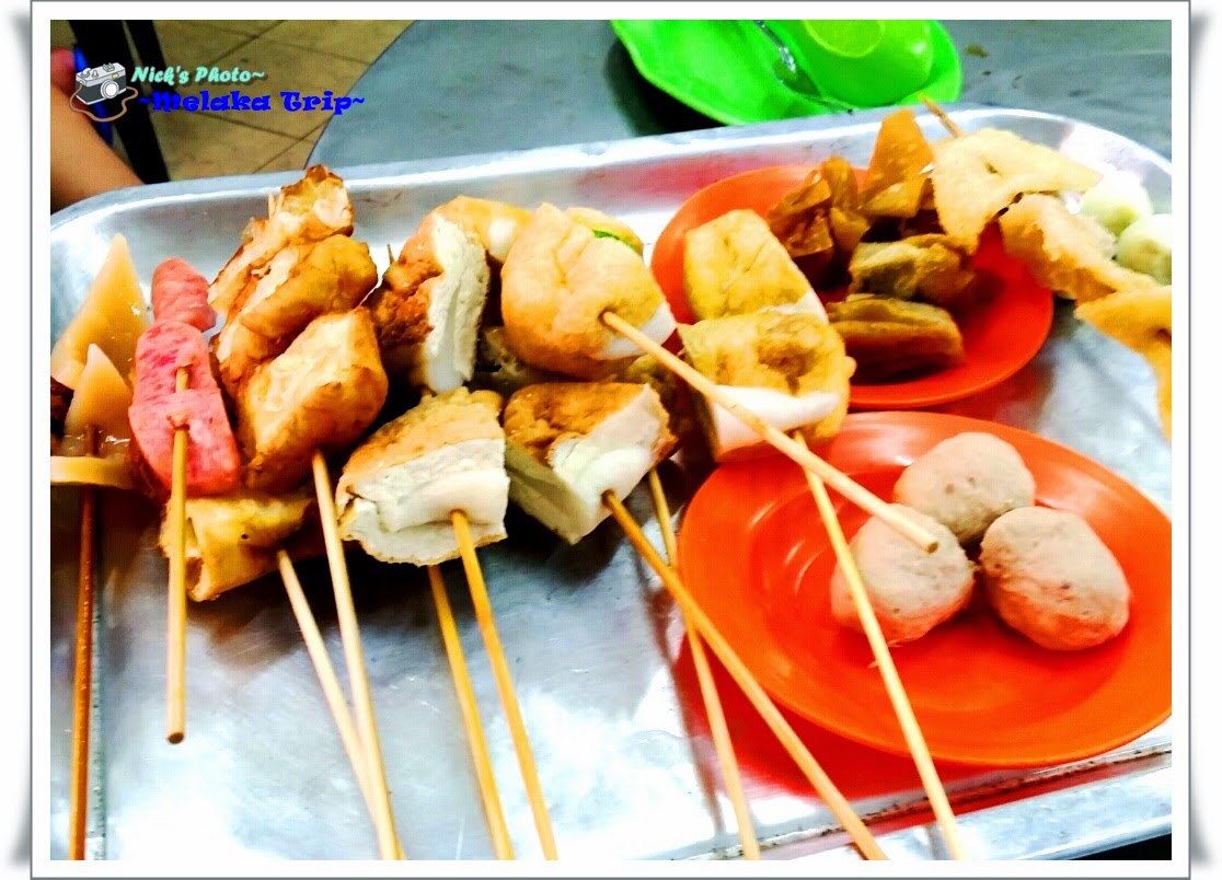 吴 ” 聊的天地。。。。: 马六甲：Restoran Capitol Satay Celup。佳必多沙爹