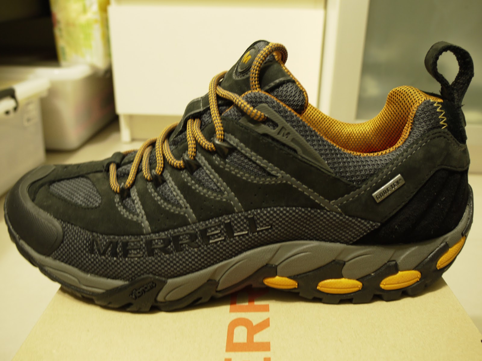 平凡生活探險者: [生活開箱分享] Merrell 防水透氣健行鞋 REFUGE PRO VENTILATOR GORE-TEX 開箱！