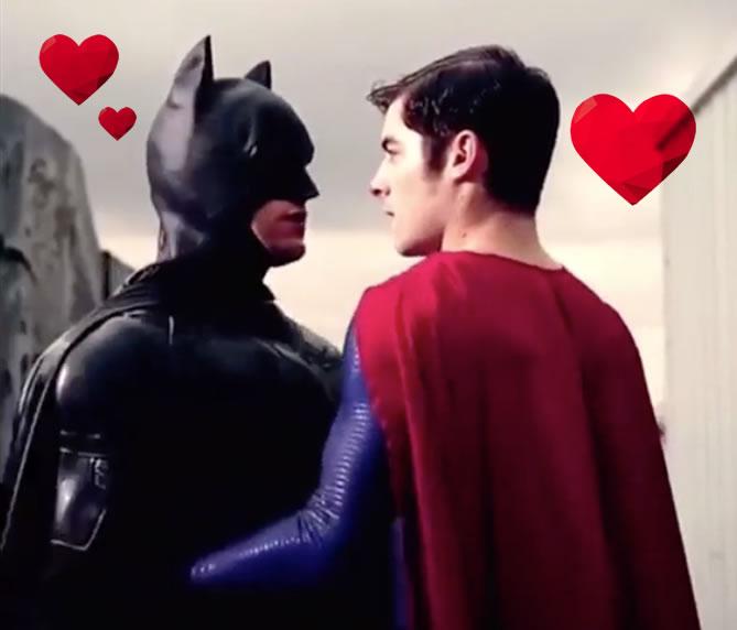 Il bacio gay del giorno: Batman Vs Superman - JIMI PARADISE