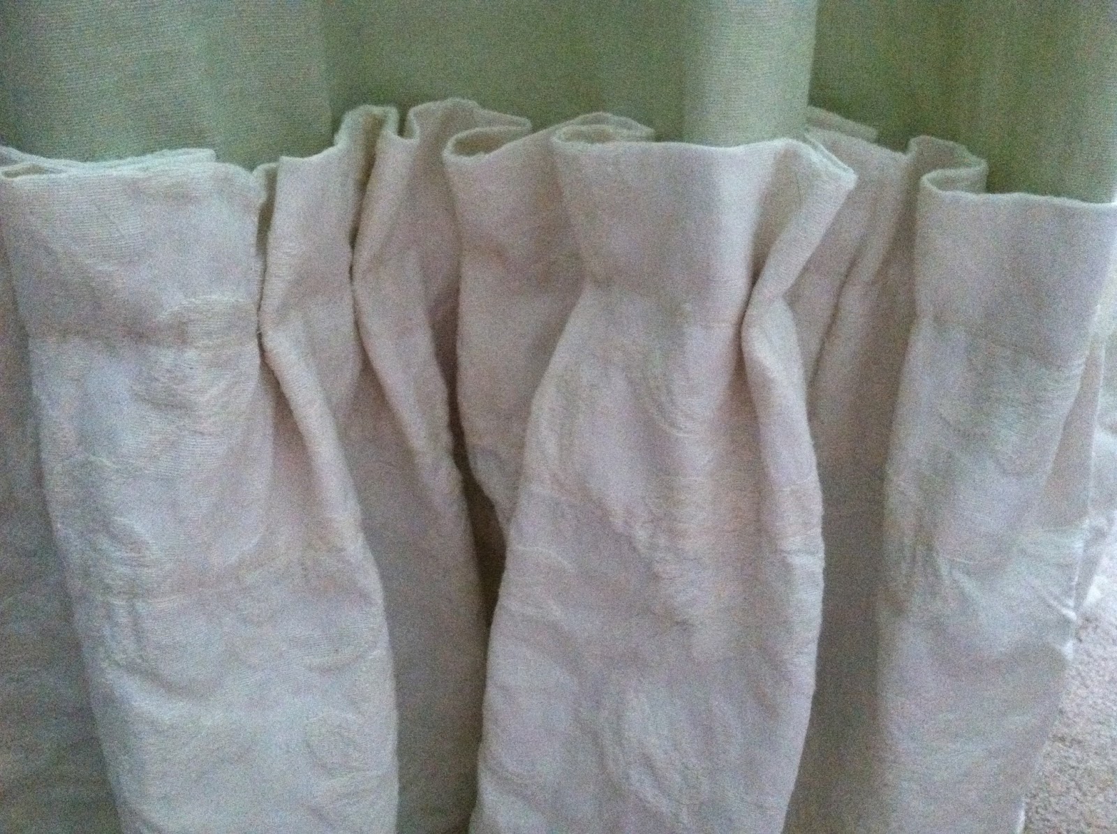 Chelsea's Garage: DIY - Curtain extension