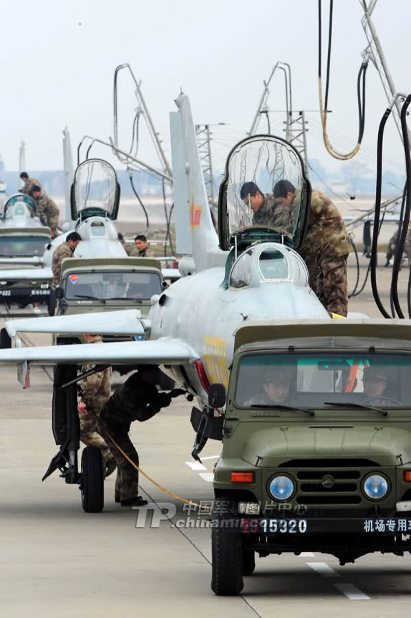 WORLD DEFENCE: PLAAF Drill's With J-7 Jets