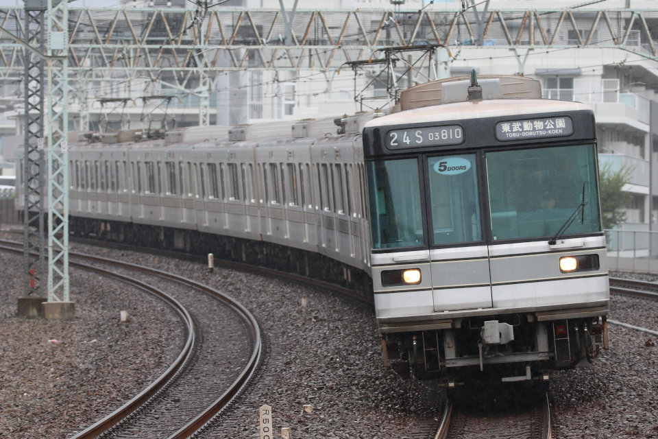 Michael's Trains Photo Album: 東武スカイツリーライン 梅島～西新井（西新井駅） 2017年8月14日