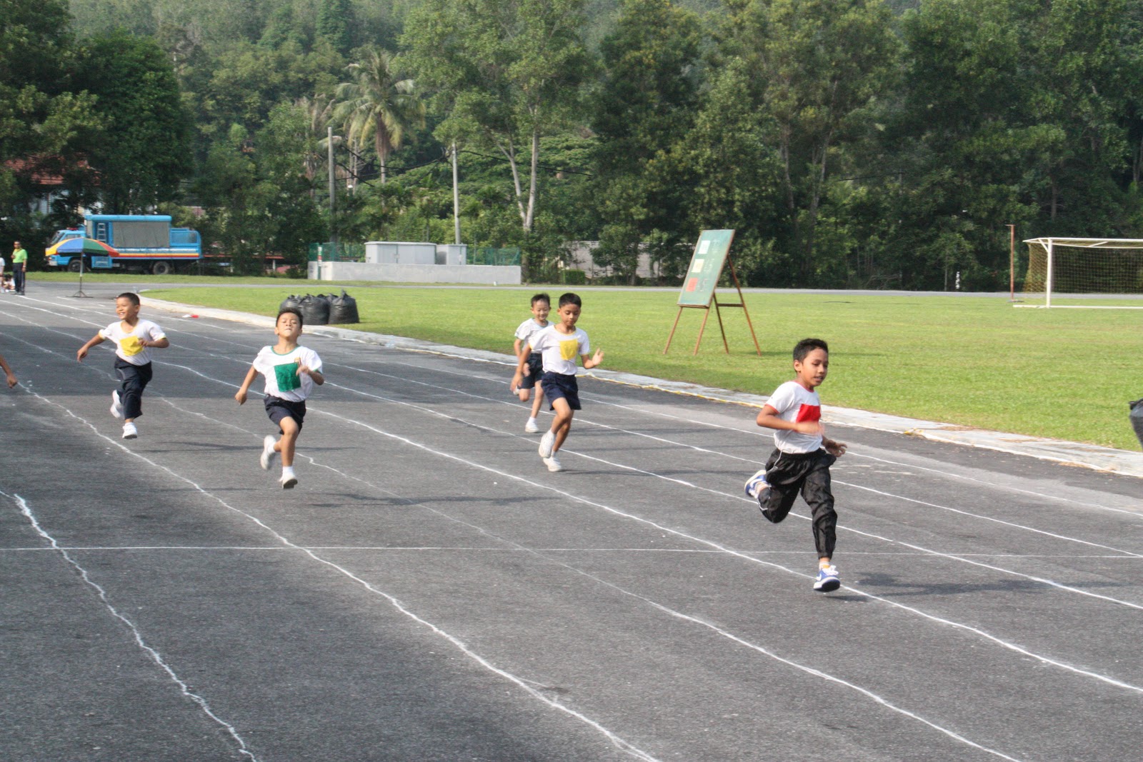黄冠文州议员部落格: 新古毛竞明华小常年运动会