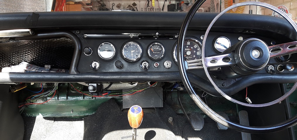 Sunbeam Alpine Series 3 conversion to V6 2.8: Dashboard, fuel guage ...