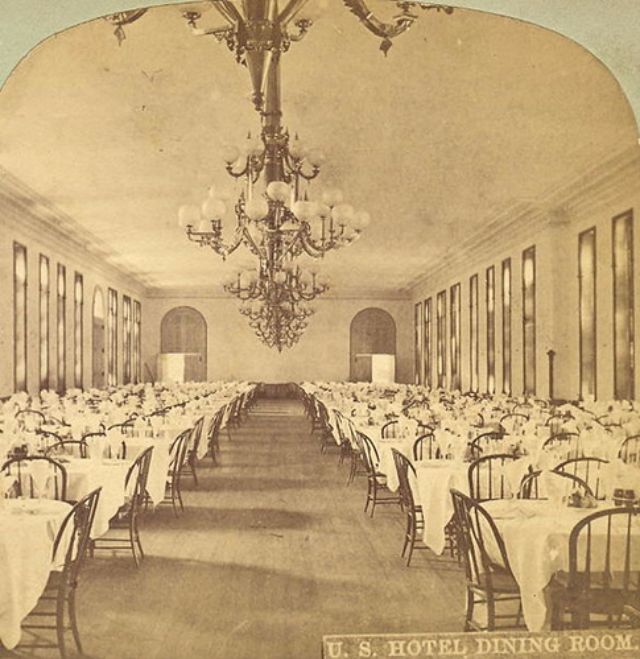 26 Amazing Photos That Show Dining Halls of American Hotels in the ...